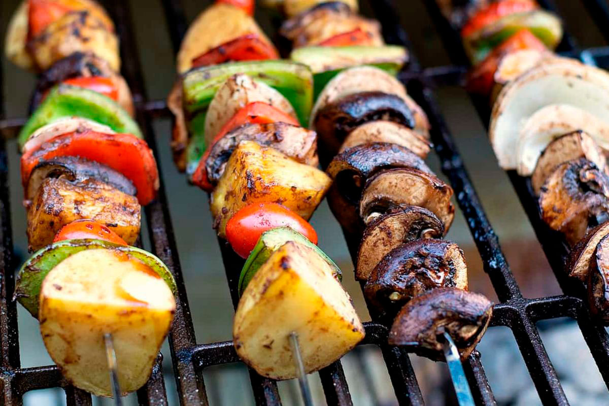 Pinchos de vegetales a la parrilla - Centro de Estudios en Nutrición